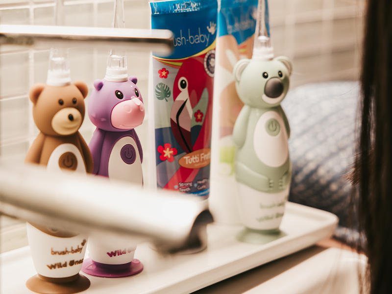 【沙莫太太】牙刷變玩具？孩子搶著用的 Brush Baby 電動牙刷 - YODEE